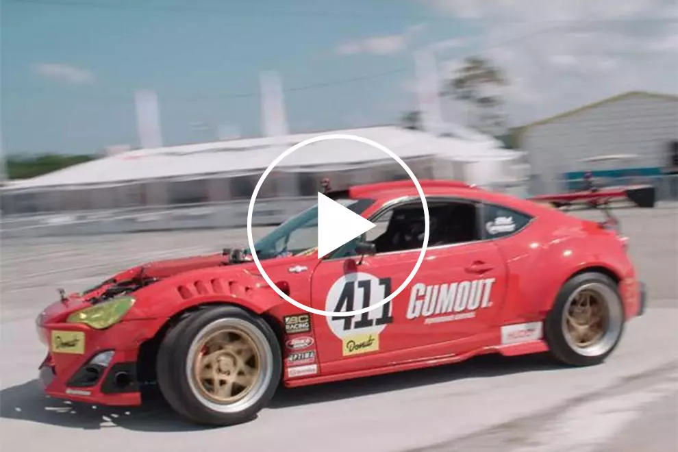 Toyota 86 cu motor Ferrari 458 este absolut epic