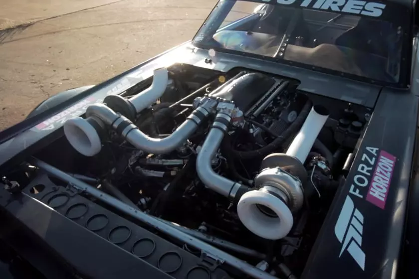 የፌራሪ F8 ትሪቡቶ ዴትሮን ኬን 1400-HP Hoonicornን ማገድ ይችላል? 15306_3