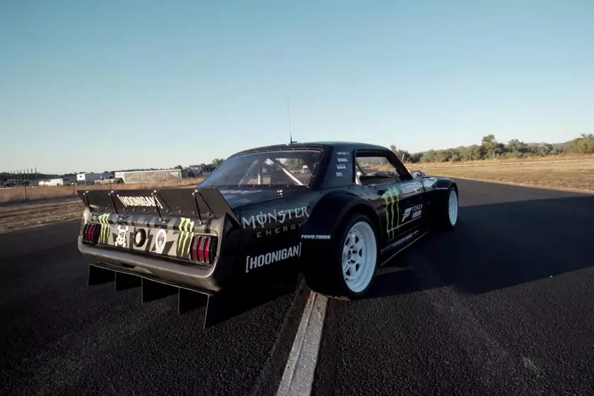 የፌራሪ F8 ትሪቡቶ ዴትሮን ኬን 1400-HP Hoonicornን ማገድ ይችላል? 15306_5