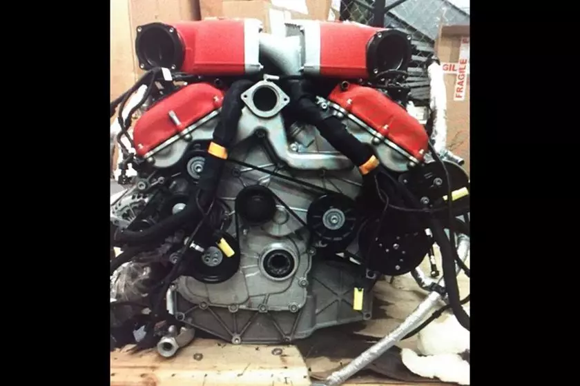 Dinhi Kung Asa Ka Makuha ang Imong Kamot sa Usa ka LaFerrari Engine Sa $40,000 15316_2