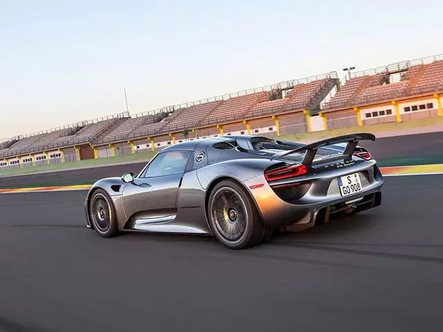 El Porsche 918 Spyder es presenta amb elements d'estil Mission E 1533_2