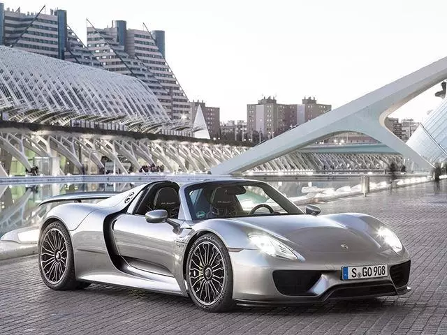 El Porsche 918 Spyder es presenta amb elements d'estil Mission E 1533_4