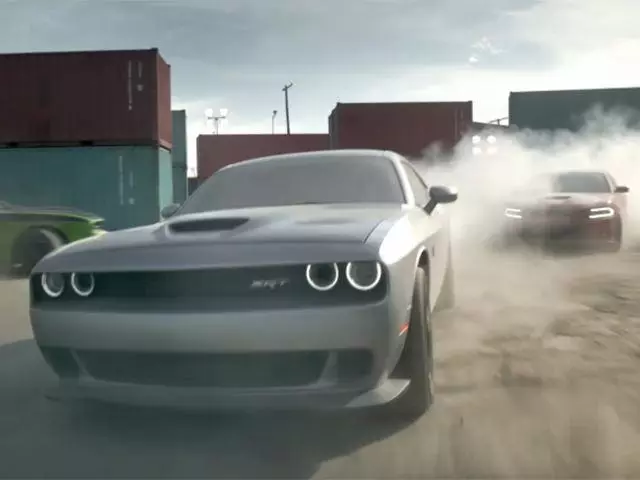 Vin Diesel ia mașinile Dodge SRT Muscle Cars pentru o învârtire în reclame noi 1537_1