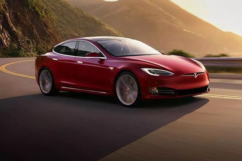 Consumer Reports Tesla Model S tokitik kentzen du segurtasun arrazoiengatik