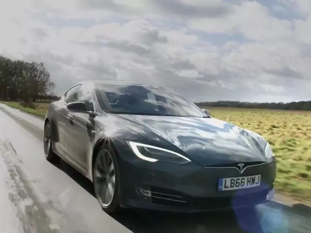 Время вынести вердикт, действительно ли Tesla Model S P100D стоит 140 000 долларов? 1559_1