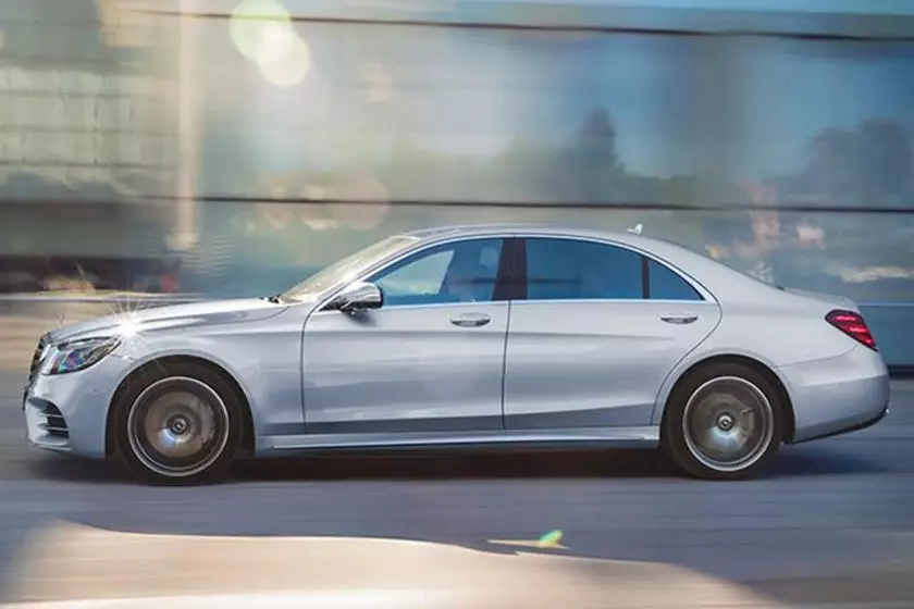 O le Mercedes S-Class fou o le a fa'aalia fesoasoani aveta'avale e fa'atusa ai le ta'avale ta'avale