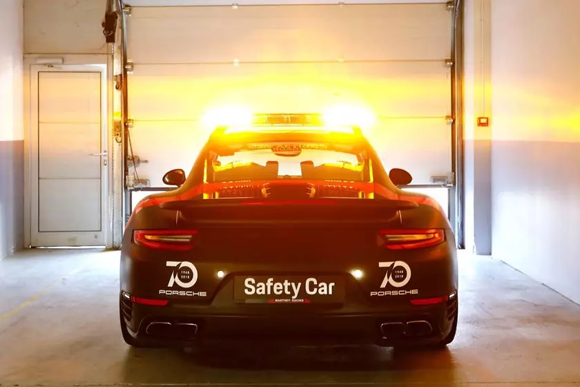 Porsche 911 ra mắt là mẫu xe an toàn WEC mới 15613_1