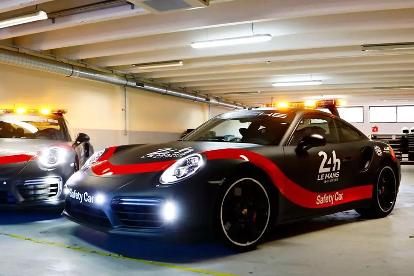 Porsche 911 ra mắt là mẫu xe an toàn WEC mới 15613_2