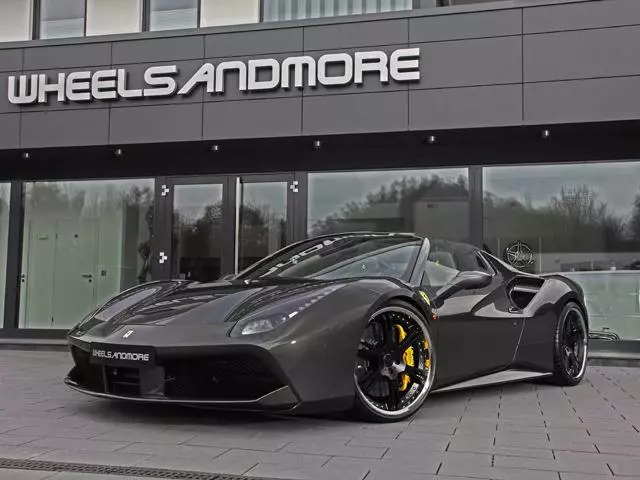 777-hk Ferrari 488 Spider er ikke din gjennomsnittlige superbil 1561_1