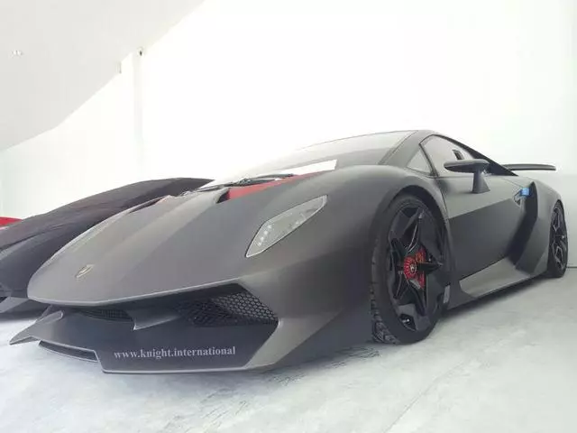 Umuntu akeneye guta miliyoni 2.6 $ kuriyi Lamborghini Sesto Elemento 1566_1