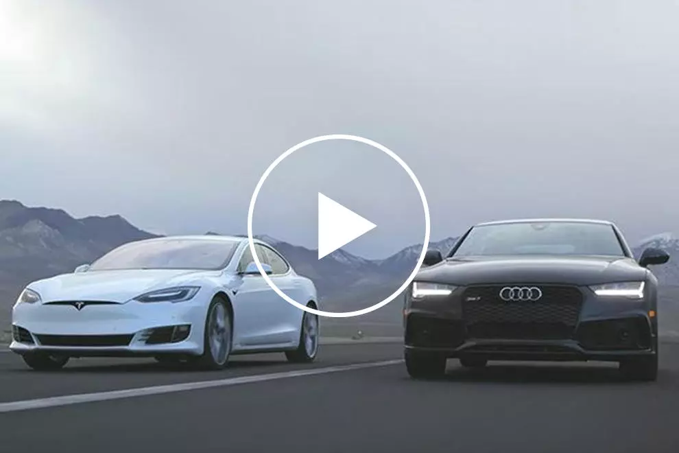 Tesla Model S P100D Na Audi RS7 Comparo Inaweka Nambari za Supercar