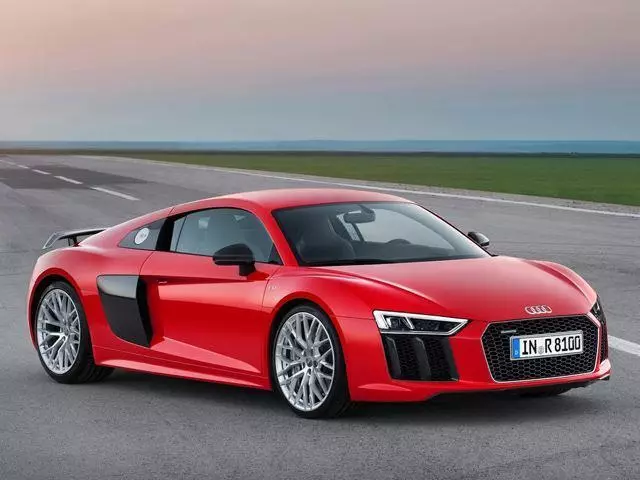 Godzilla በAudi R8 V10 Plus ሲጠፋ ይመልከቱ 1573_2