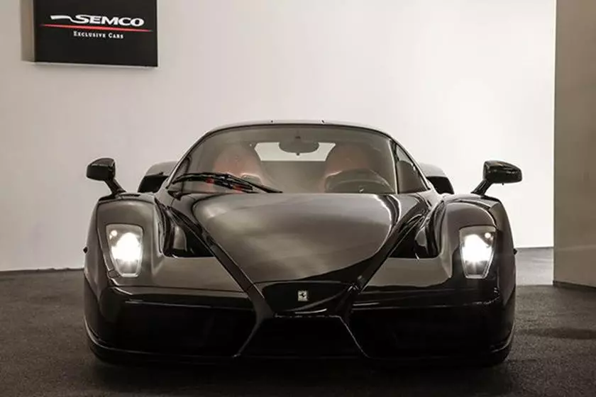 Är denna utsökta svarta Ferrari Enzo värd 2,4 miljoner dollar?