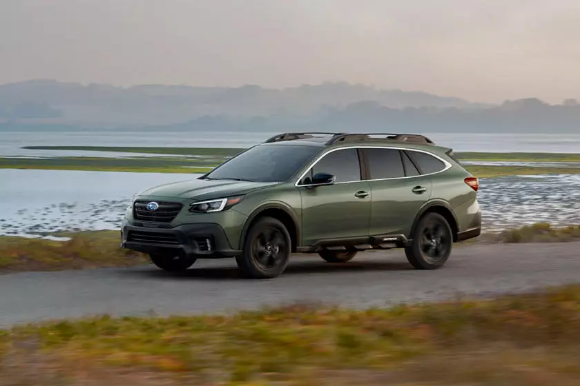 2020 Subaru Outback Etukulmanäkymä