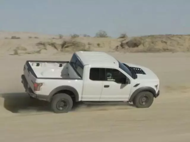 Ka transfè ki baze sou klòtch F-150 Raptor a se yon bwat bèl mèvèy majik 1601_1