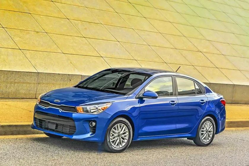 2018-2020 Kia Rio přední úhel pohledu