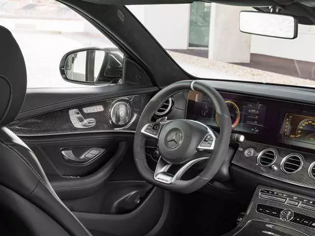 Mercedes-AMG E63 S edisyon 1 se kabwèt ki pi chè sou vant 1613_5