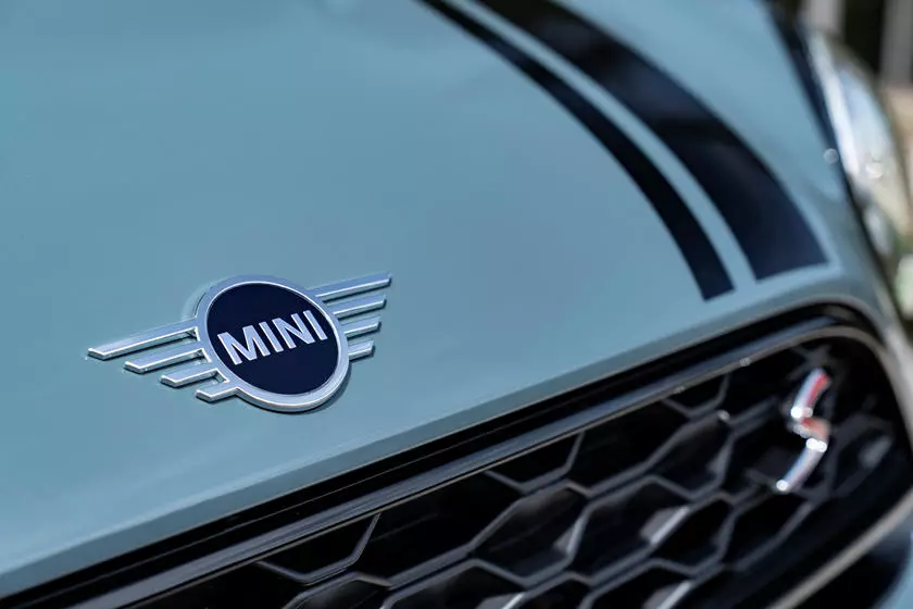 2021-2022 Mini Cooper Countryman-embleem