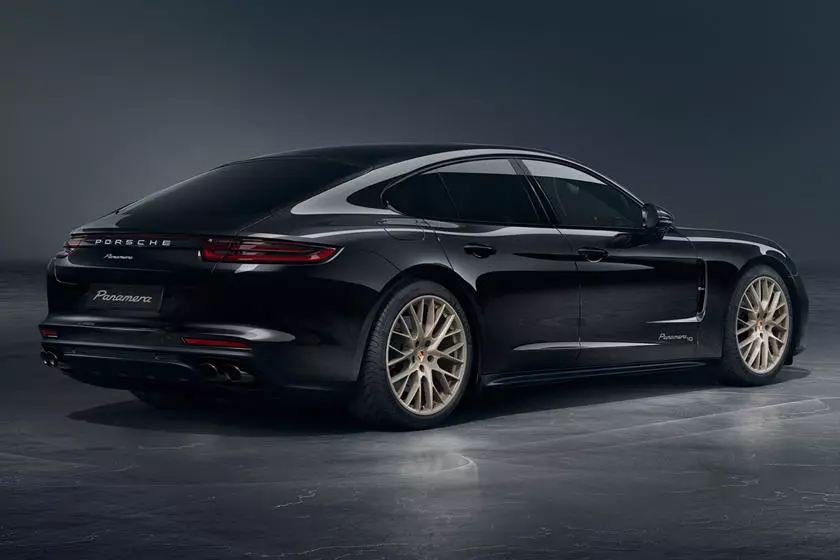 Cringe Kama Panamera ya Toleo Maalum Inaanguka Polepole kwenye Jumba la Makumbusho la Porsche 16592_4