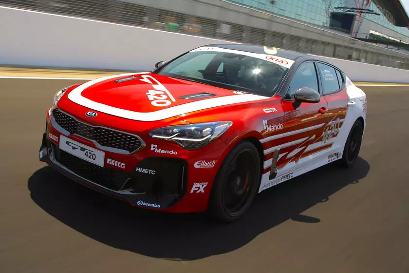 “Kia Stinger GT420” haýran galdyryjy bir gezeklik ýol 16597_1