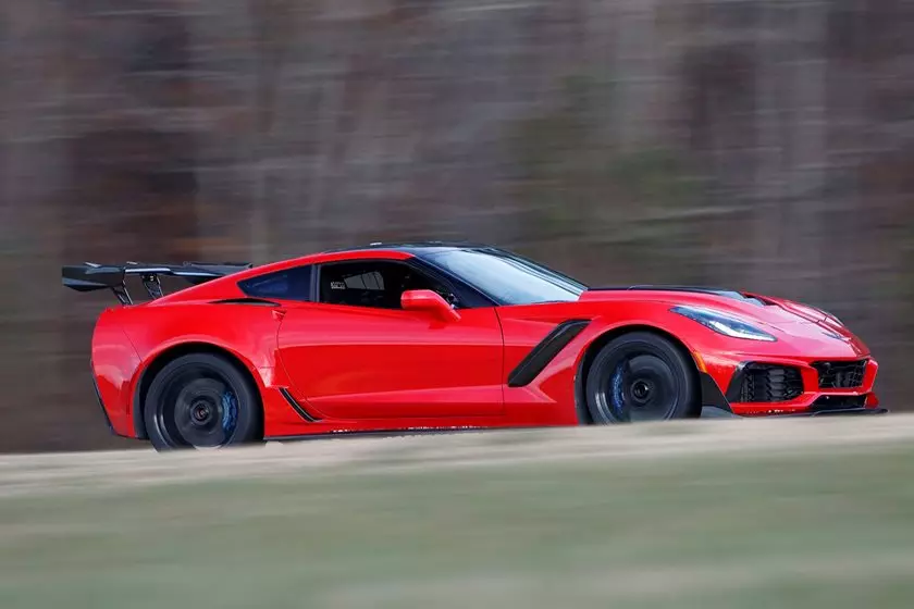 Corvette ZR1 Iliibuka VIR na Kushinda Rekodi ya Miguu ya Ford GT 16623_2