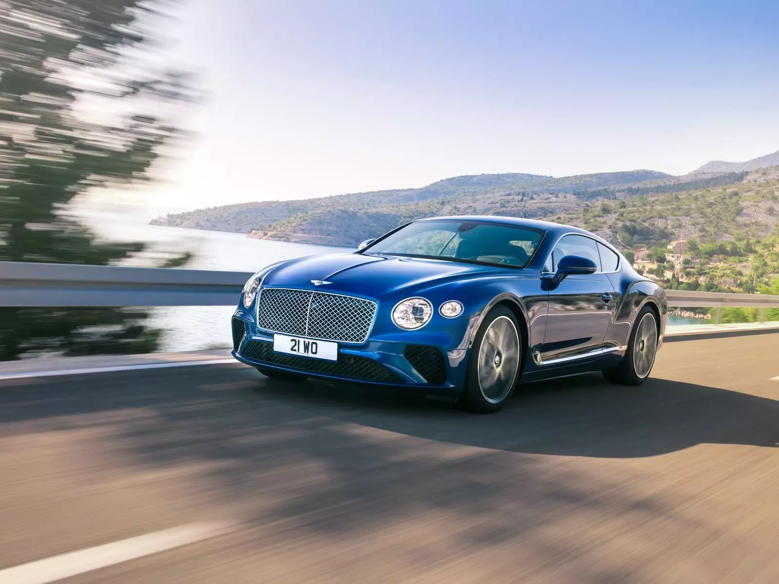 Bentley CEO hais tias Next Continental GT Yuav Mus Hluav Taws Xob
