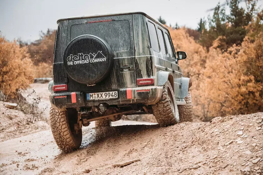 Mercedes G-Class Wuxuu Helay Casriyeyn Wacan oo Kabaxsan Waddada 16625_4