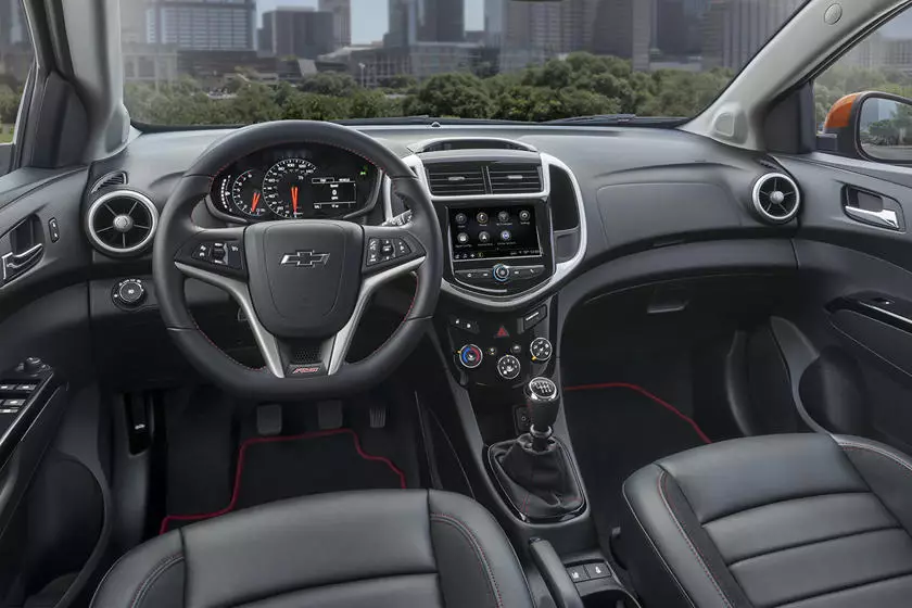 2017–2020 m. „Chevrolet Sonic“ sedano prietaisų skydelis