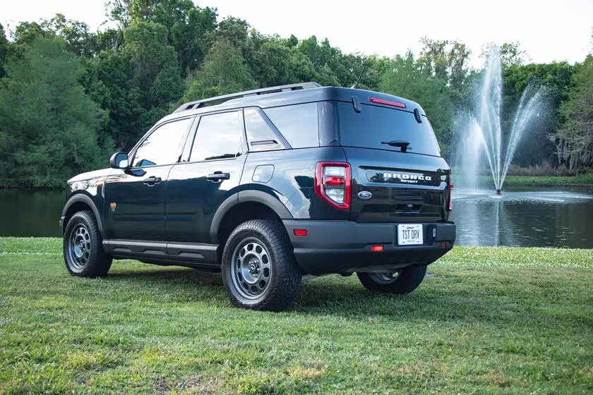 Pandangan Sudut Belakang Ford Bronco Sport 2021-2022