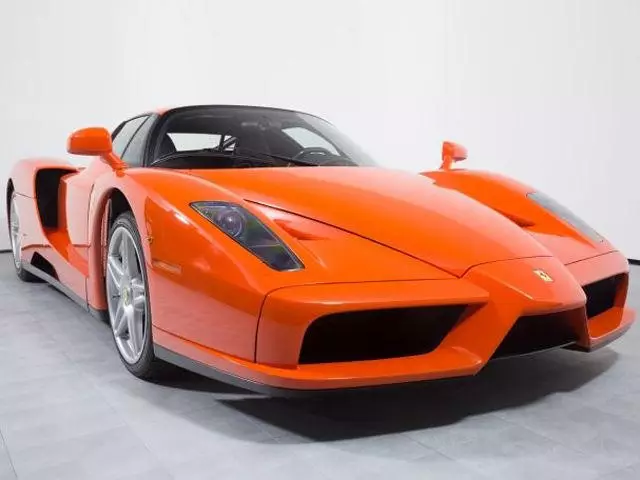 Ngiyo Orange Ferrari Enzo Yonyine Kwisi Kandi Ni Badass 1692_1