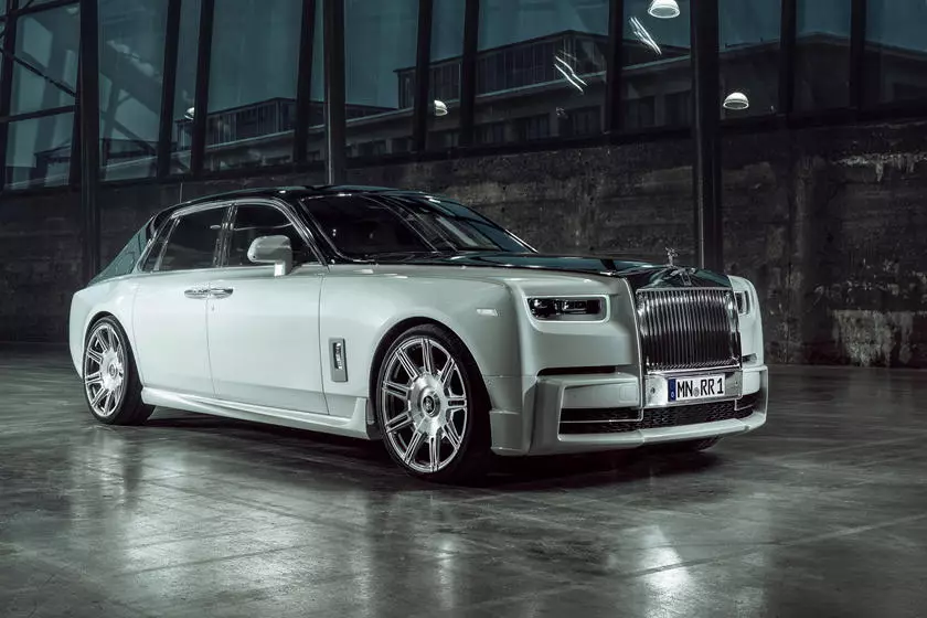 Hierdie ouens het op een of ander manier 'n Rolls-Royce Phantom verbeter 17016_2