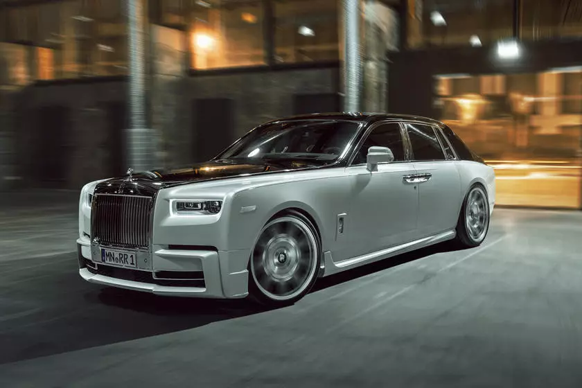 Hierdie ouens het op een of ander manier 'n Rolls-Royce Phantom verbeter 17016_4