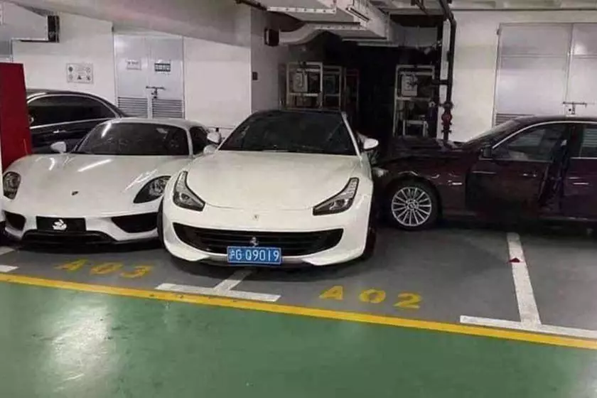 Angry Wife verpletter BMW in Ferrari GTC4Lusso en Porsche 918 Spyder 17053_1