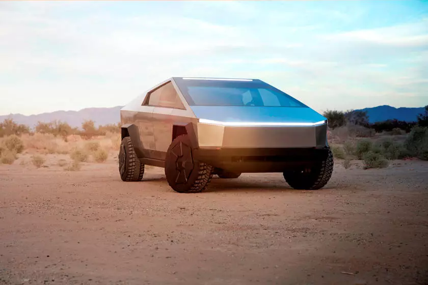 Vista d'angle frontal de Tesla Cybertruck 2021