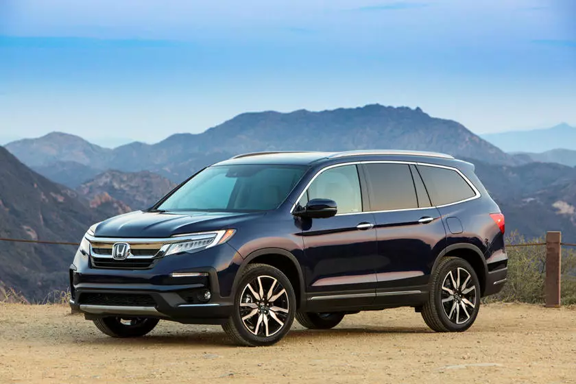 2020 Honda Pilot သည် ပြင်းထန်သော Black Edition ဖြင့်ရောက်ရှိလာသည်။ 17126_3