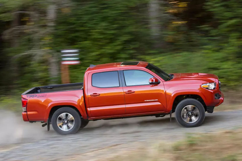 2016-2018 Toyota Tacoma vista lateral conducció