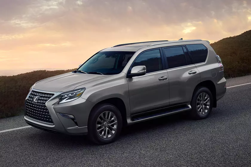 Vista frontal d'angle frontal del Lexus GX 2020