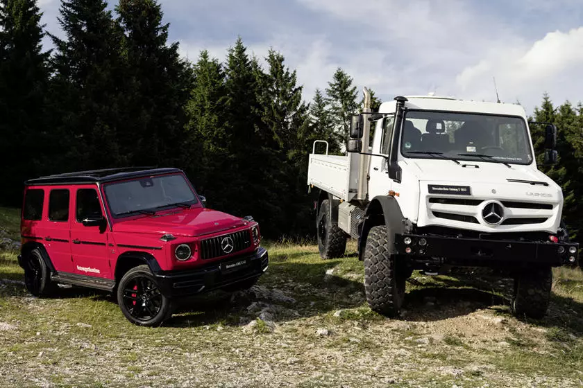 Žiūrėkite, kaip „Mercedes G-Class“ susitinka su savo blogiausiu priešu 17314_1