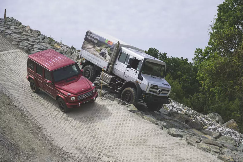 Temaşe bikin Mercedes G-Class Bi Dijminê Xwe yê Xirabtir Bicive 17314_13