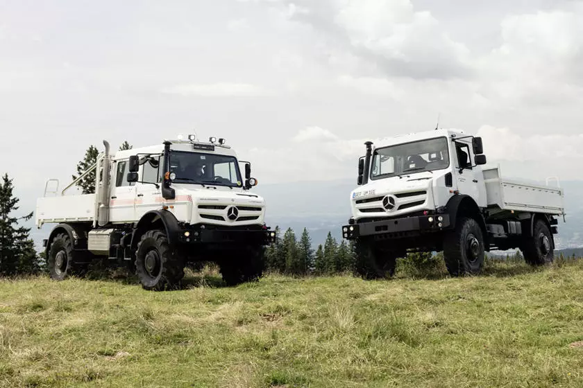 Žiūrėkite, kaip „Mercedes G-Class“ susitinka su savo blogiausiu priešu 17314_7