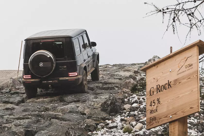 Mercedes G-Class Meet Its Worst Enemy ஐப் பாருங்கள் 17314_9