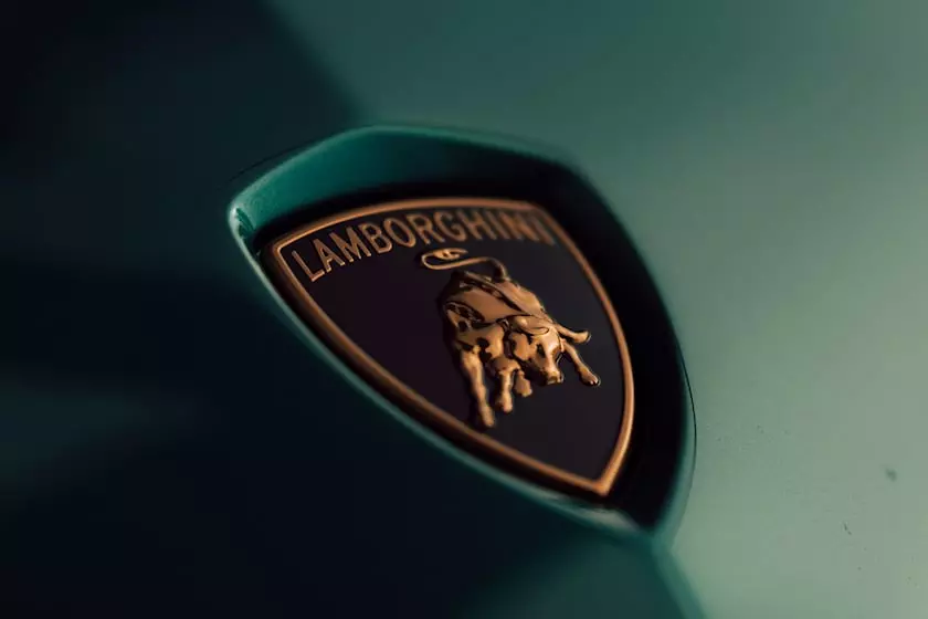 Рекорди барзагов: 2021 беҳтарин соли Lamborghini буд 17315_3