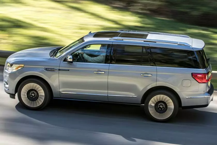 Lincoln Navigator အသစ်သည် ဝယ်လိုအားပြည့်မီရန် ခဲယဉ်းသည်။ 17350_4