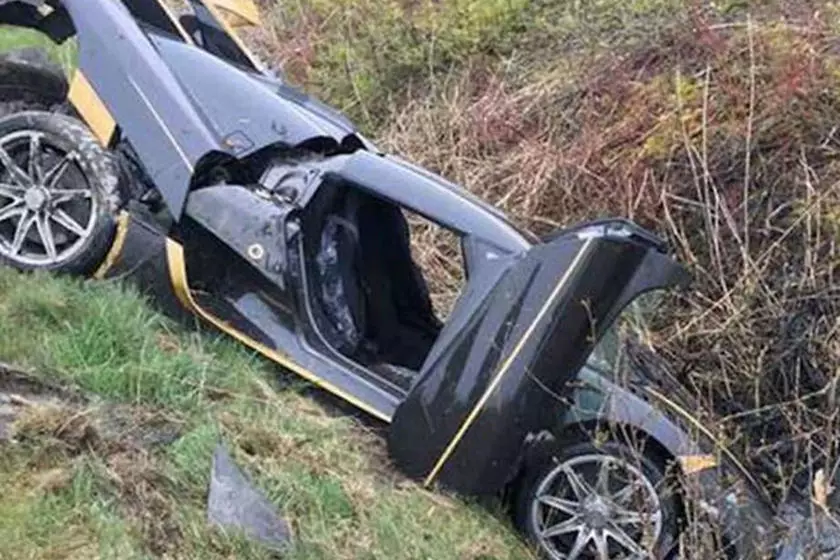 Stranka joka, ko se Koenigsegg Agera RS zruši pred dostavo