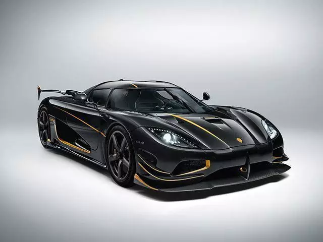 Koenigsegg Agera RS 在交付前坠毁，客户哭泣 1737_2