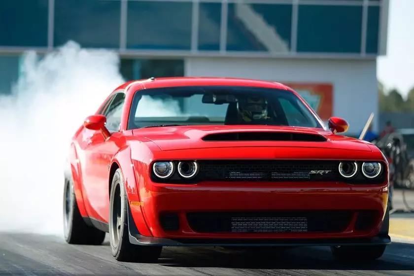 Dodge Challenger SRT Demon ນີ້ເຮັດໃຫ້ໃບຫນ້າຂອງມັນຖືກຕີໄດ້ແນວໃດ? 17442_3