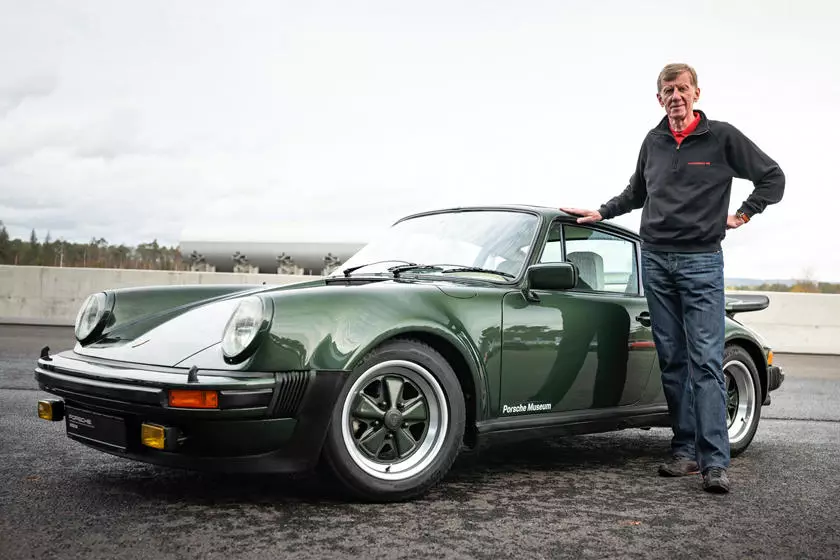 Walter Rohrl-ը պատմության դաս է տալիս Porsche 911 Turbo-ի վրա 17554_1