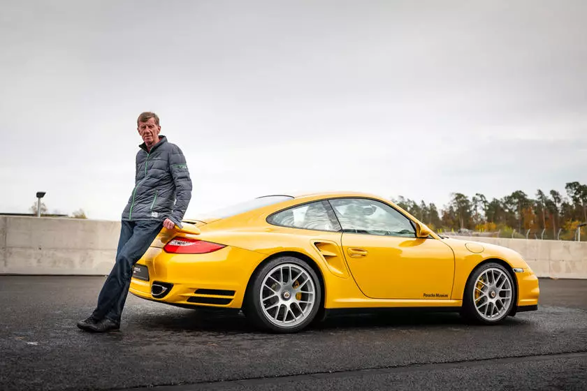 Walter Rohrl-ը պատմության դաս է տալիս Porsche 911 Turbo-ի վրա 17554_9