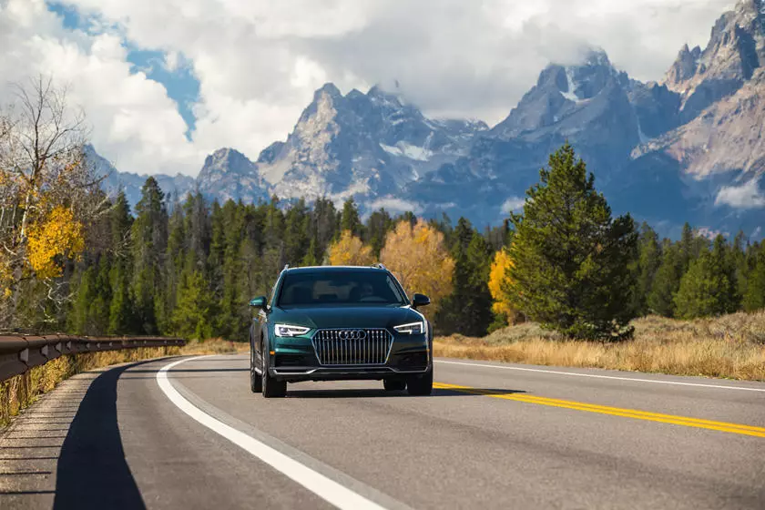 2016-2019 Audi A4 allroad Front View Driving