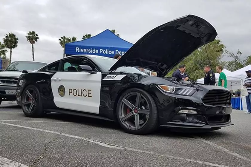 730-HP Saleen Mustang hau inoizko polizia-autorik azkarrenetako bat da